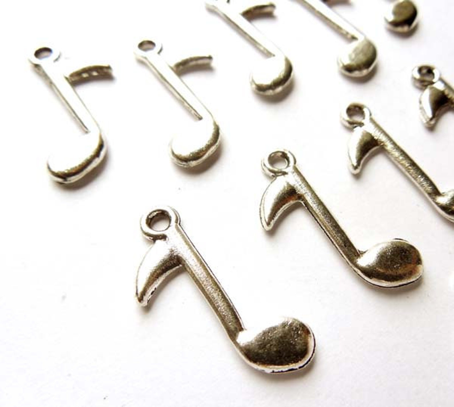 10 Antique Silver Music Note Charms 21-63-6 - Etsy