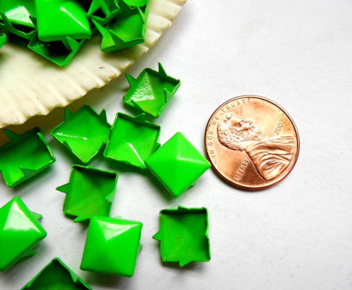 50 Green Pyramid Square Studs 9mm 39-20 - Etsy