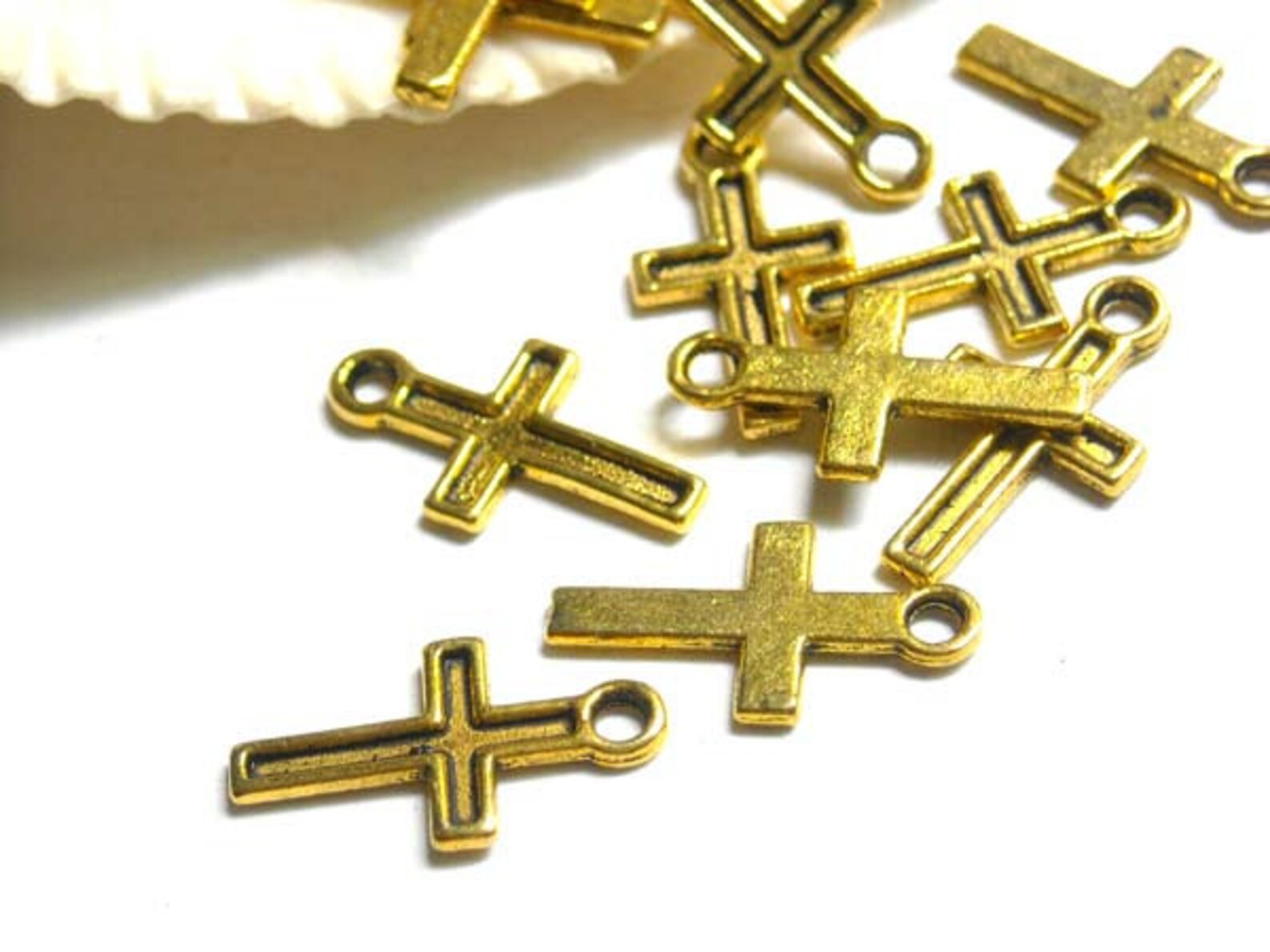 10 Antique Gold Cross Charms 21-26-3 - Etsy