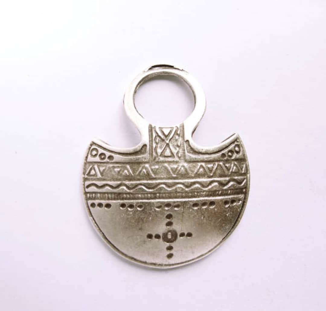 1 Antique Silver Moroccan Style Shield Pendant/charm - 21-53-1 - Etsy
