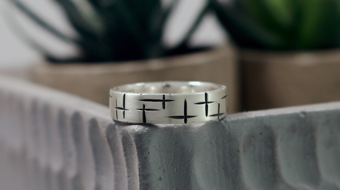 Silver or Gold Cross Hatch Chisel Mark Ring Band - Etsy