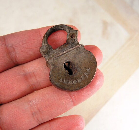 Home & Hobby Craft Supplies & Tools Brass finding Little Lock a19 Dig ...