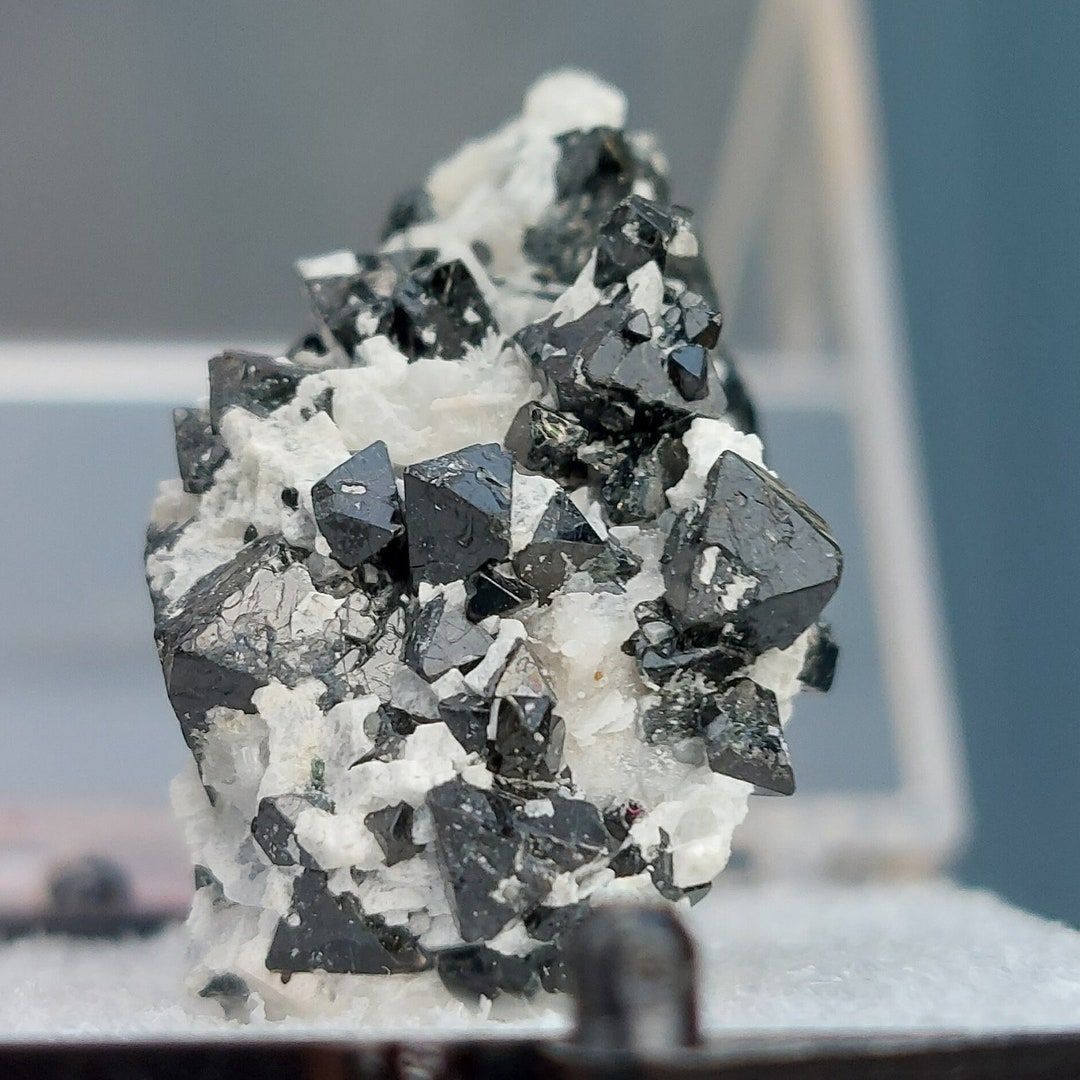 Black Spinel NJ, Spinel New Jersey, Limecrest Quarry, Sparta, New ...