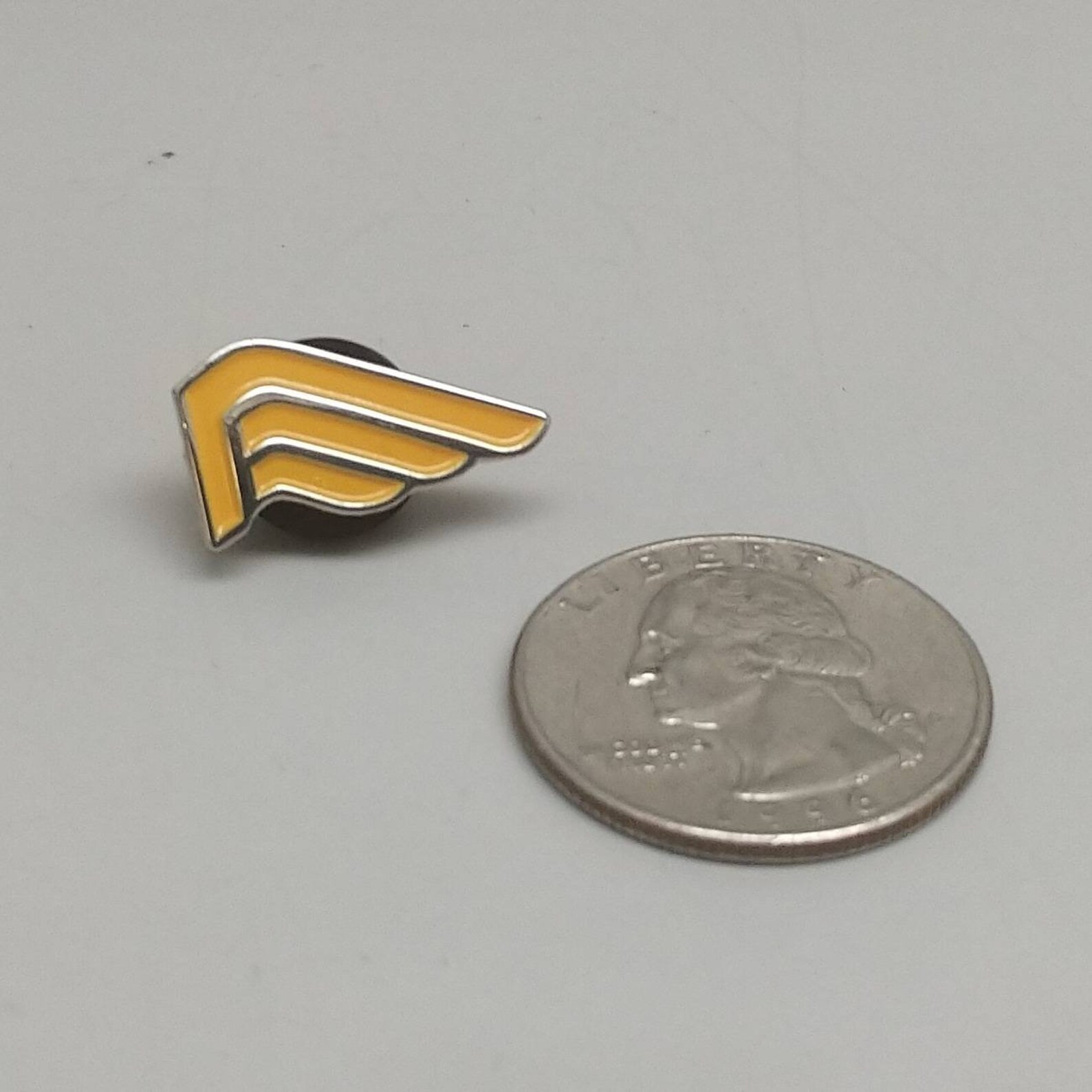 Howling Commandos / Lapel Enamel Pin / the Gift / Wing / Captain ...