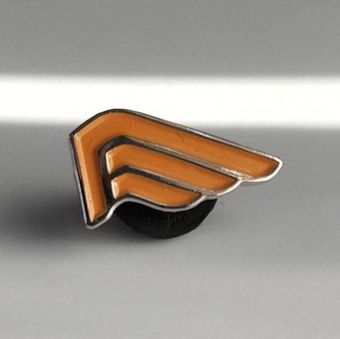 Howling Commandos / Lapel Enamel Pin / the Gift / Wing / Captain ...