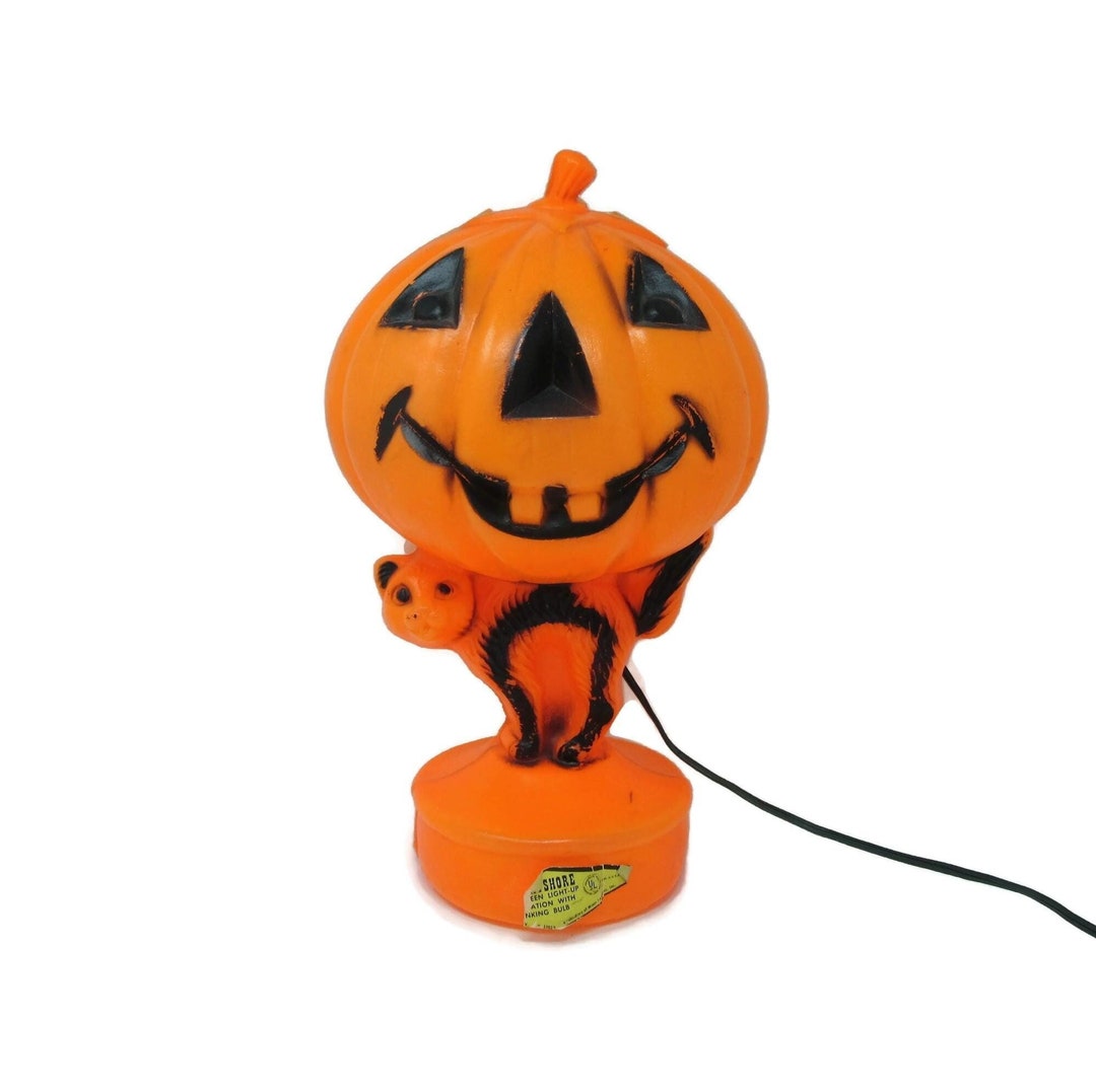 Vintage Electric Bayshore Halloween Blowmold Featuring a Grinning ...