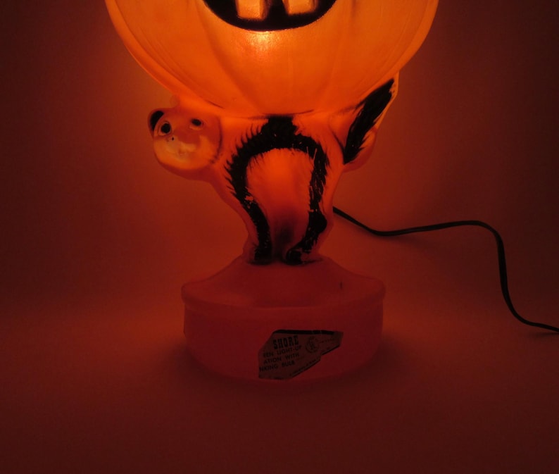 Vintage Electric Bayshore Halloween Blowmold Featuring a Grinning ...