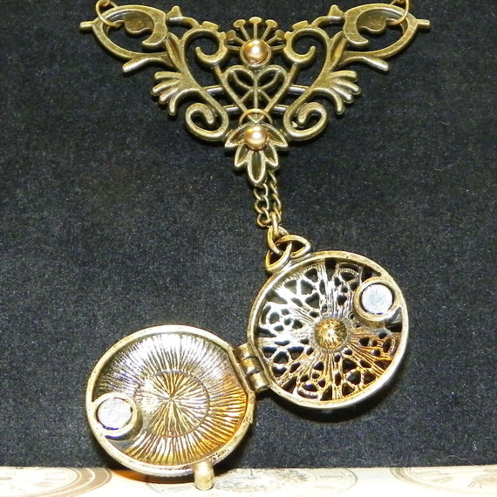 Victorian Green Locket - Etsy