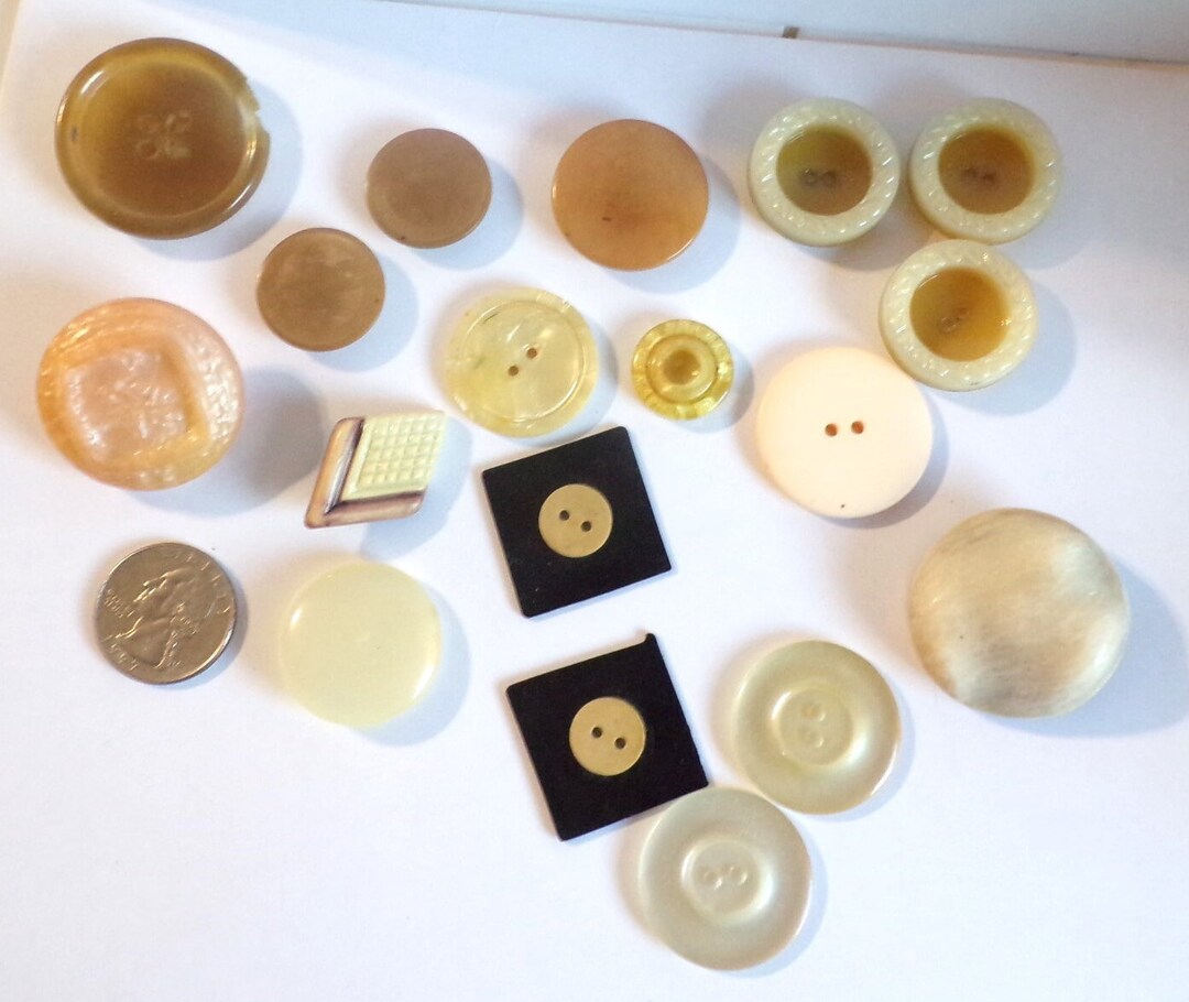 Old Buttons Bakelite, Celluloid and Plastic, Lot of 18 Unique Vintage ...