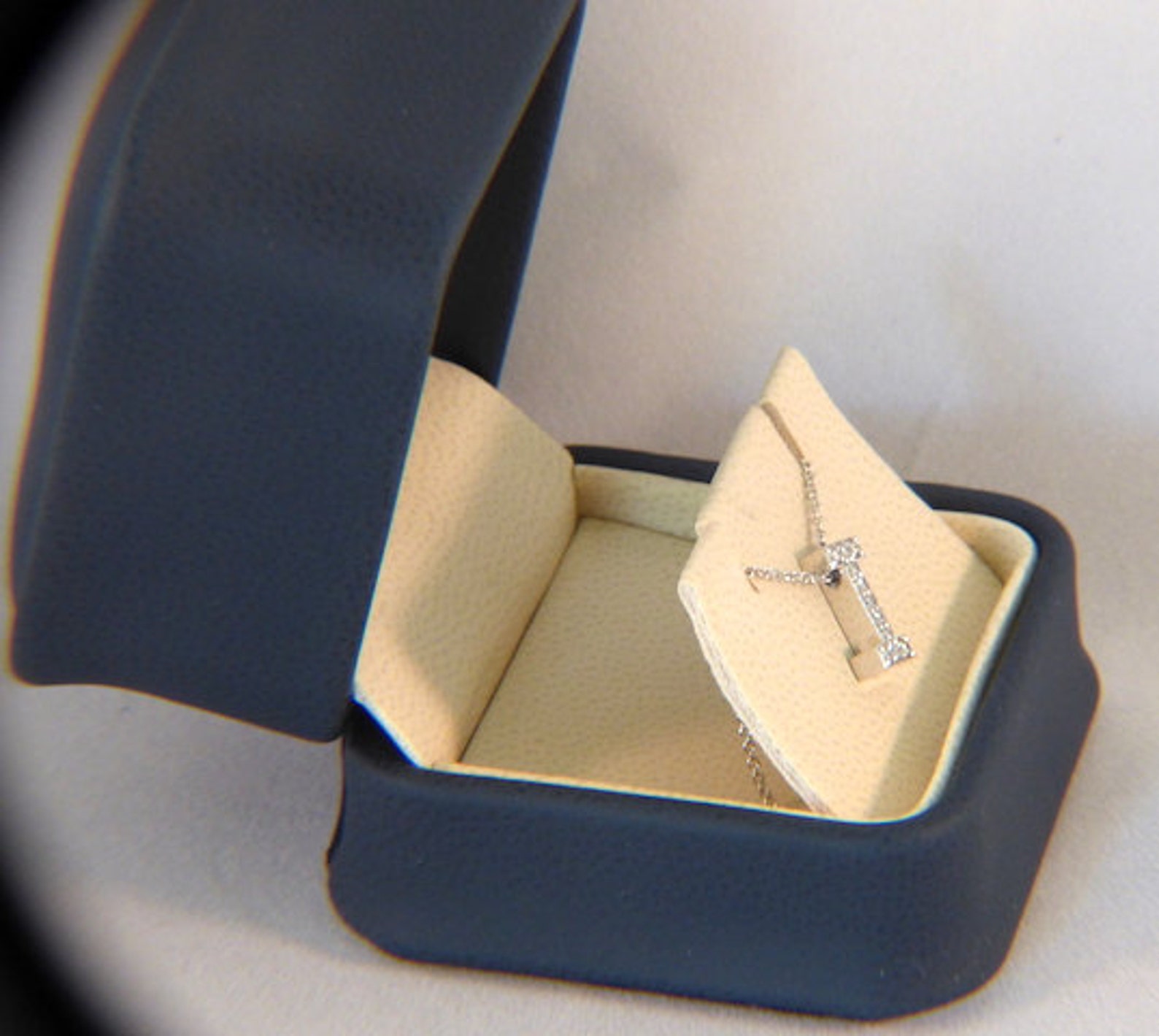 Diamond initial pendant in the letter I 14k white | Etsy