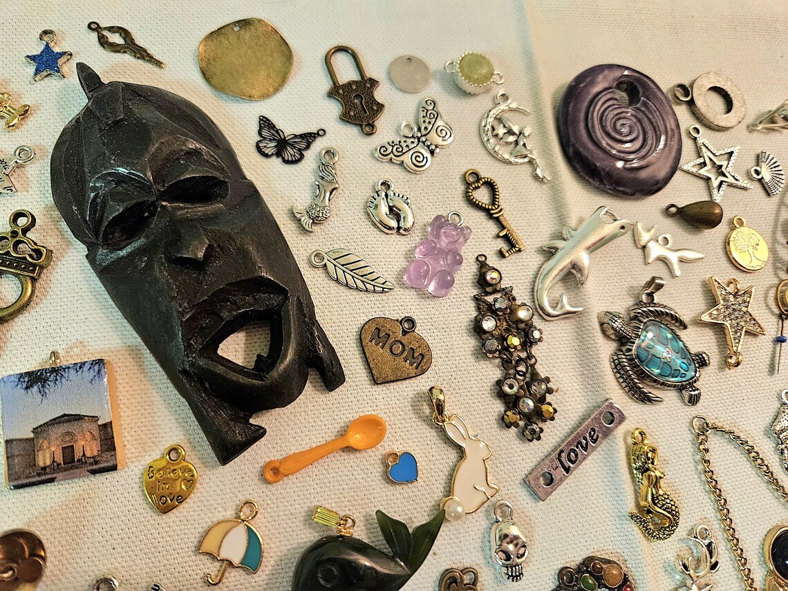 100 Vintage to Modern Mixed Random Charms or Pendants Lot 165 - Etsy