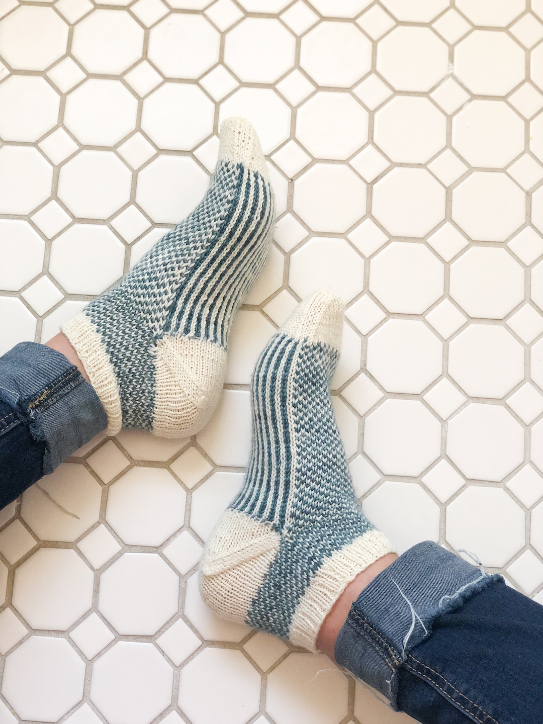 Shimmer Socks Knitting Pattern: Stranded Colorwork (PDF Pattern) - Etsy