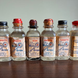Vintage WHITE ARROW Anisette & Rum Bottles Briganti Extract Co ...