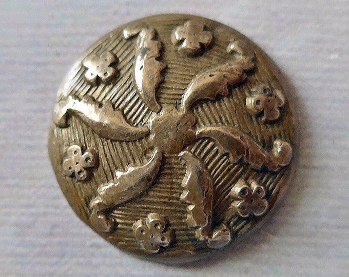 Golden Age Period Button, Antique. A Circle of Leaves With Floral Heads ...