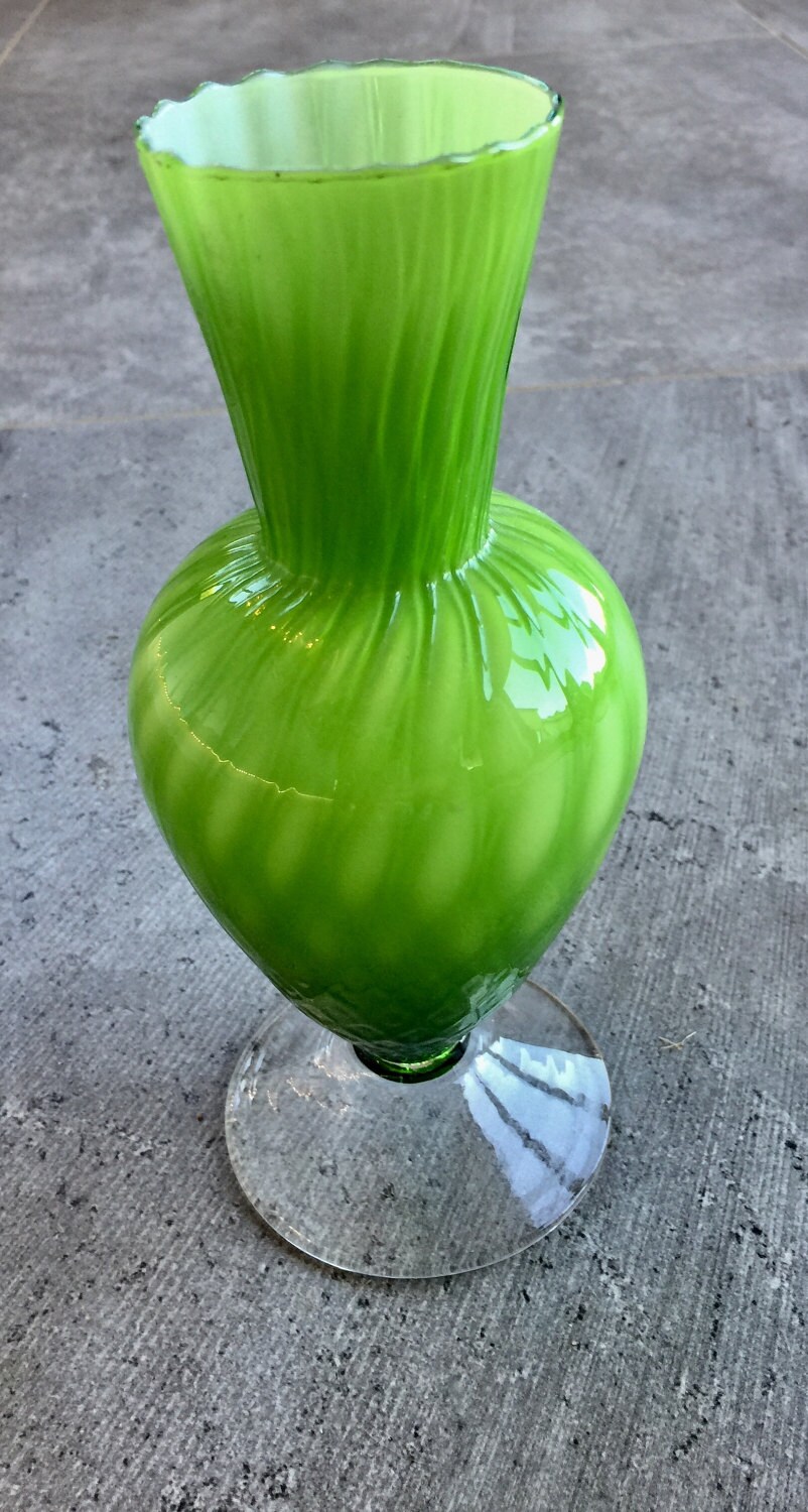 Vintage Chartreuse Glass Vase. 1950's Green Glass Vase - Etsy