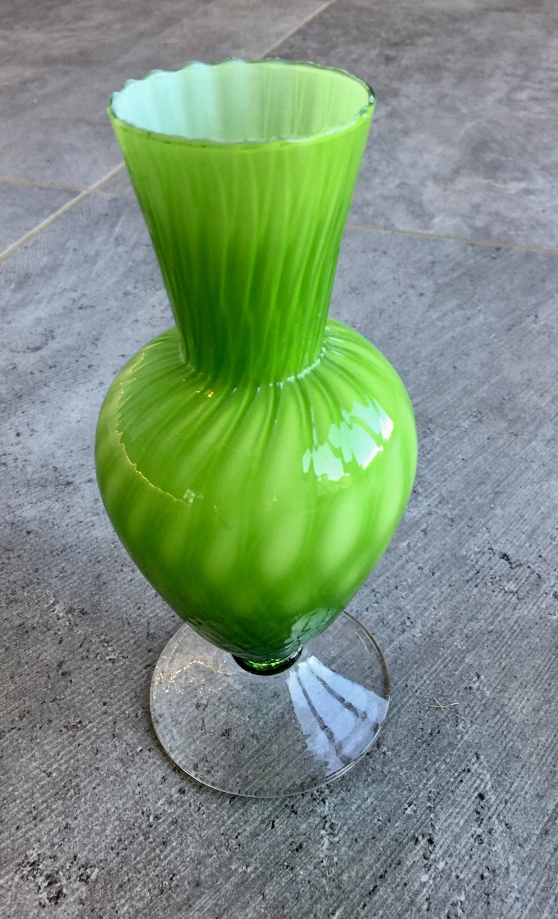 Vintage Chartreuse Glass Vase. 1950's Green Glass Vase - Etsy