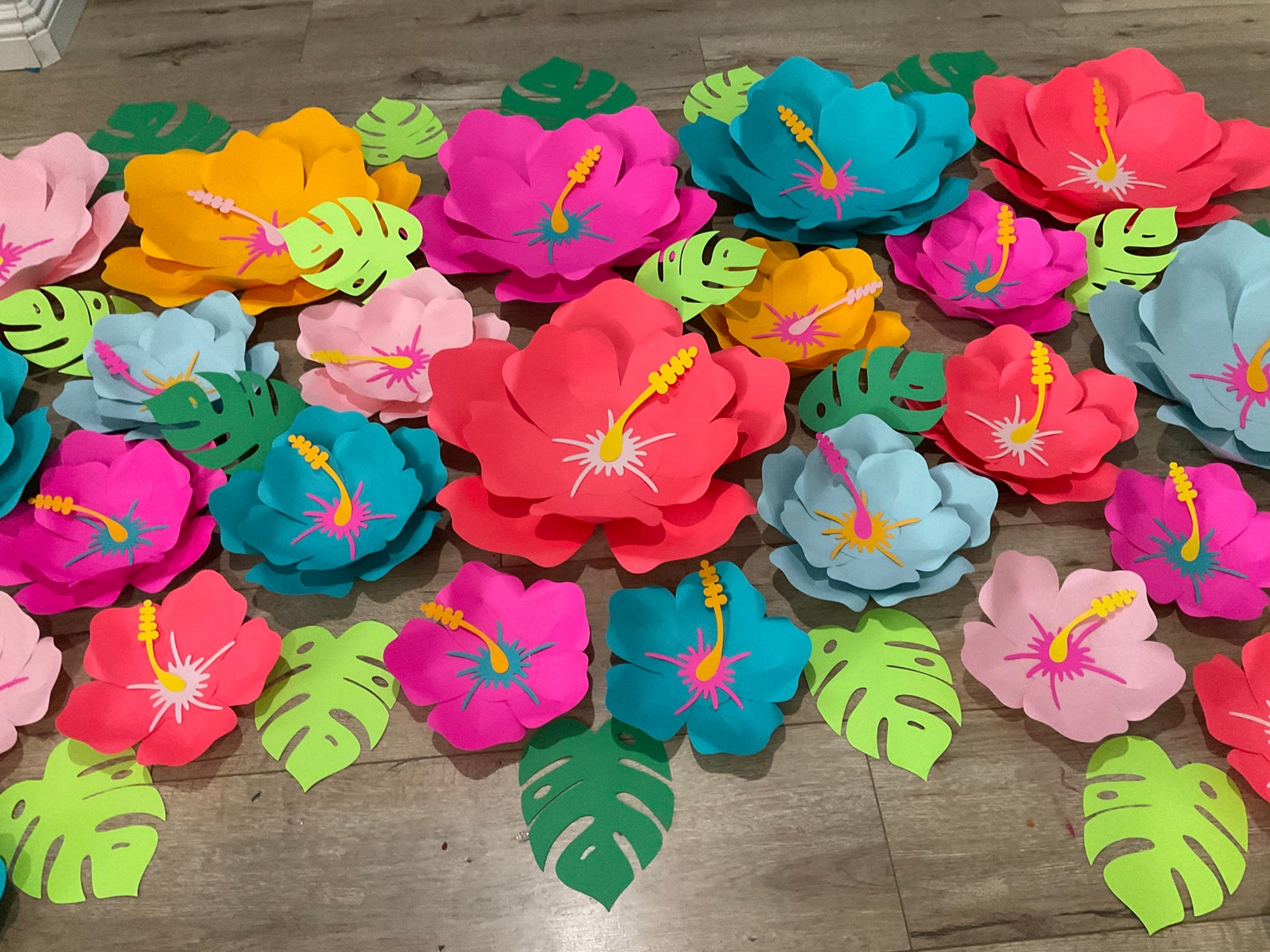 Hibiscus Paper Flower Set: Luau Party Tropical Backdrop Decor - Etsy