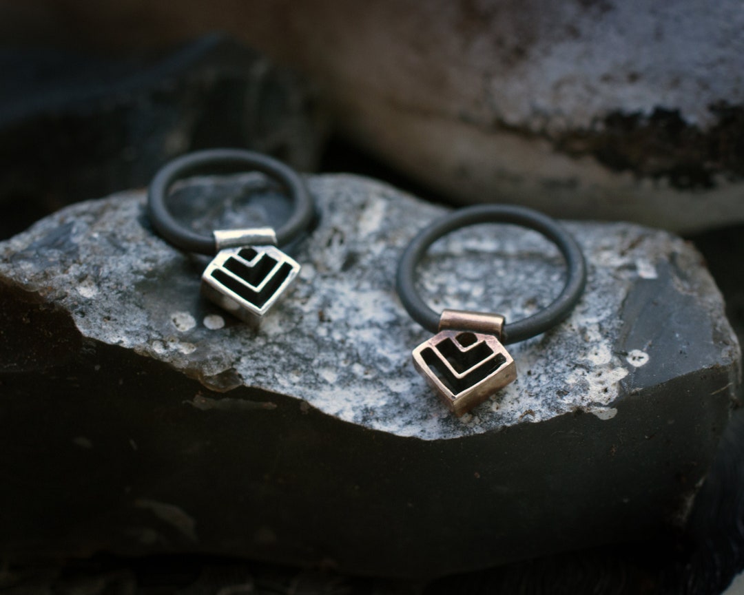 Niobium Piercing Ring With Sterling Silver or Bronze Lock Suitible for ...