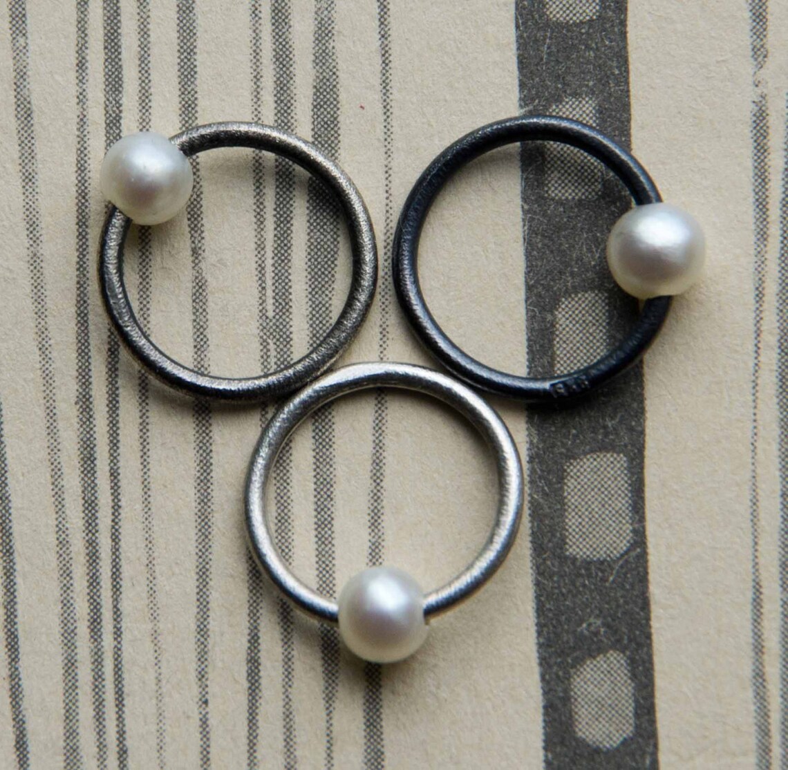 Sterling Silver Black Niobium Captive Bead Piercing Ring 1mm - Etsy