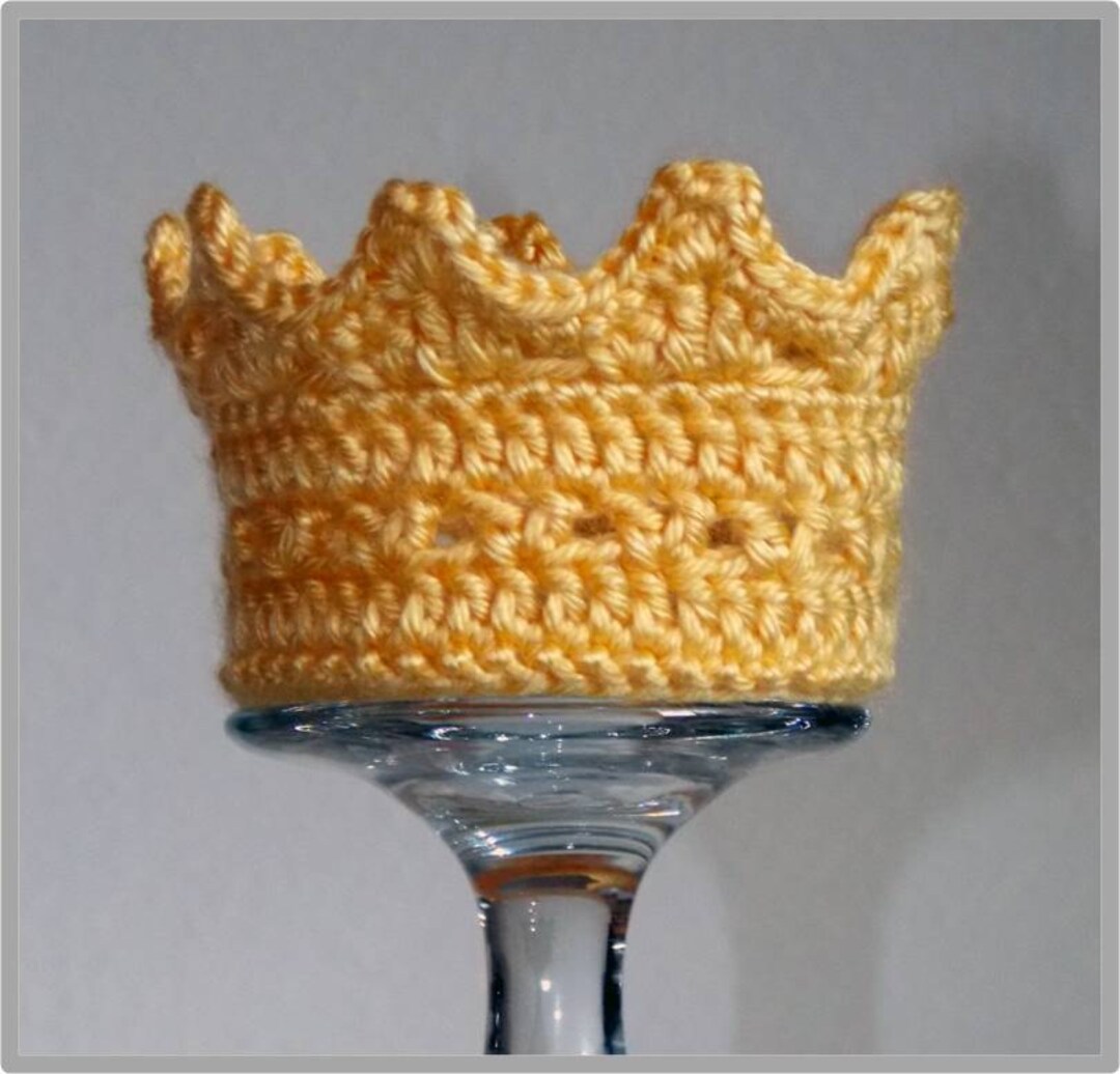 Newborn Crown Crochet Pattern - Newborn Photo Prop - Placed on Top of ...