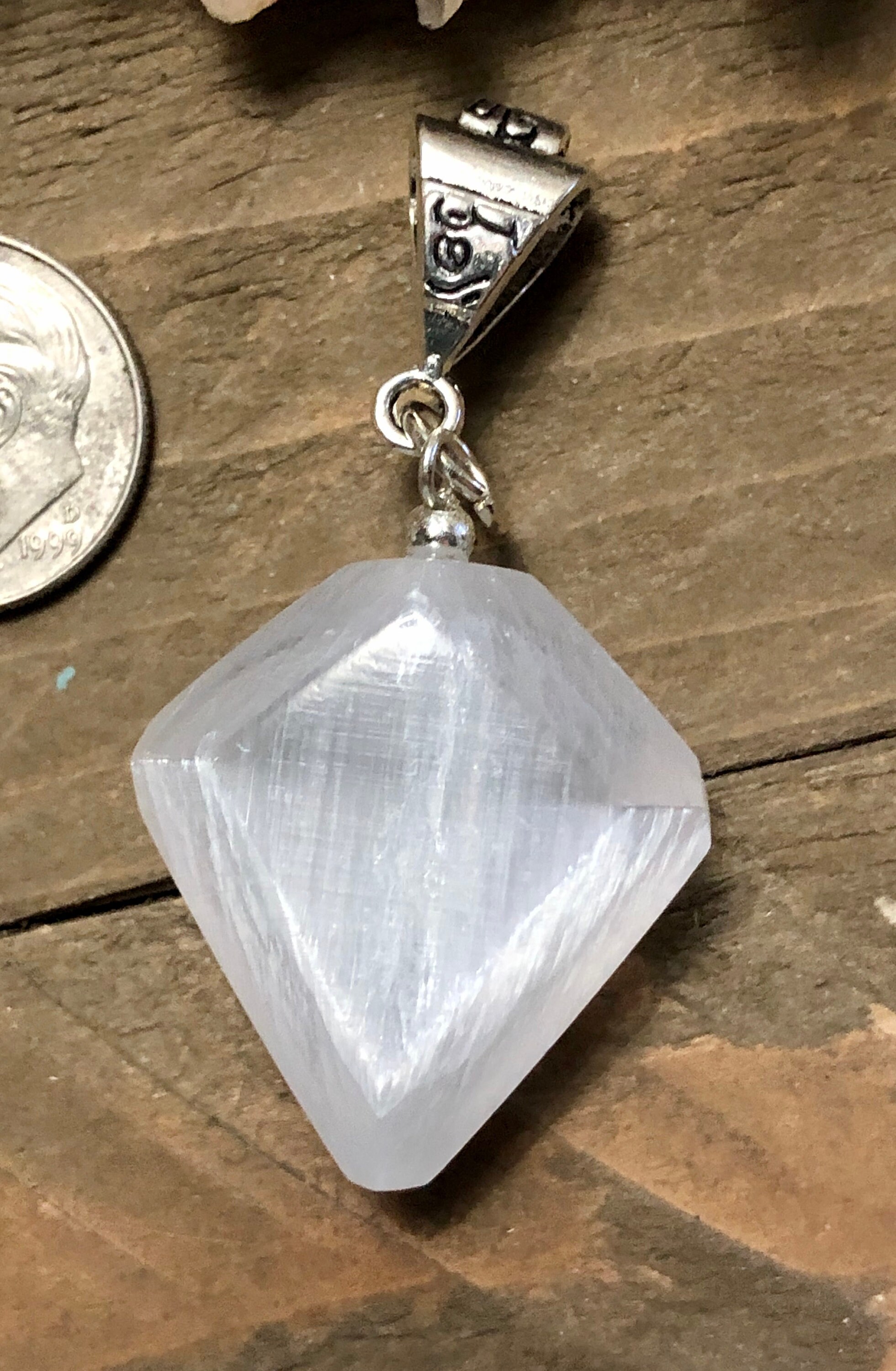 Selenite pendant jewelry ,Selenite Crystal pendant jewelry - Healing ...
