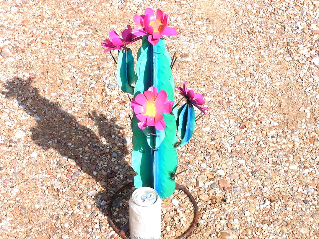 Metal Art Garden Cactus Sculpture, Junk Iron Art, With Colorful Metal ...