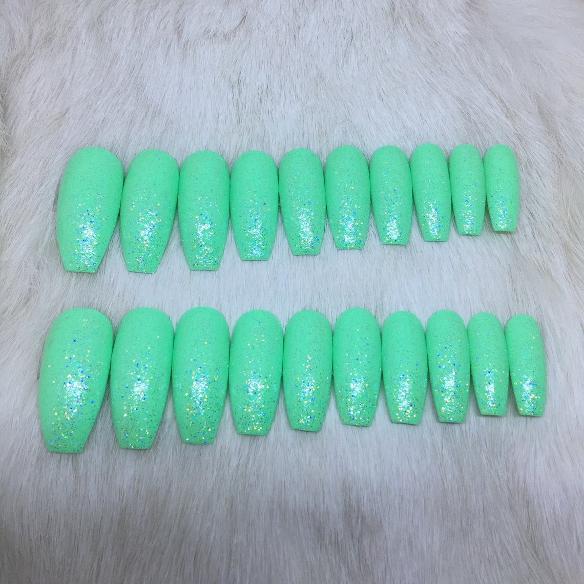 Set of 20 Handpainted Parakeet Green Glitter Glossy Nails - Etsy
