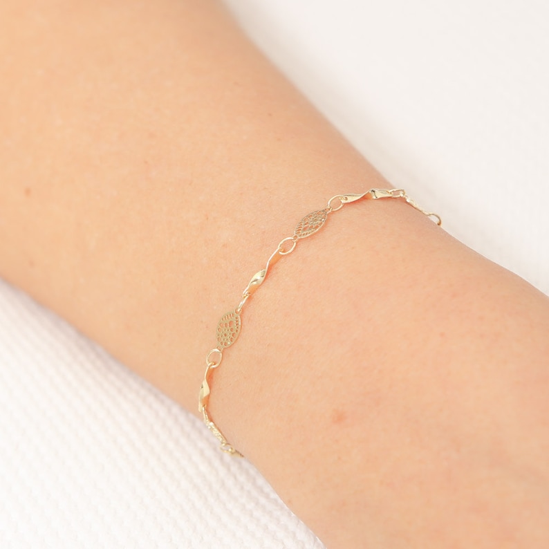 Delicate Gold Bracelet Dainty Chain Bracelet Gold Filled - Etsy Delicate Gold Bracelet Dainty Chain Bracelet Gold Filled - Etsy
