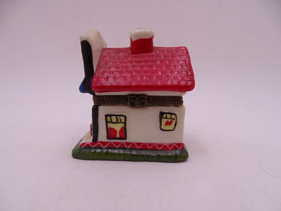 Vintage General Store Trinket Box or Pill Box or Ring… - Gem