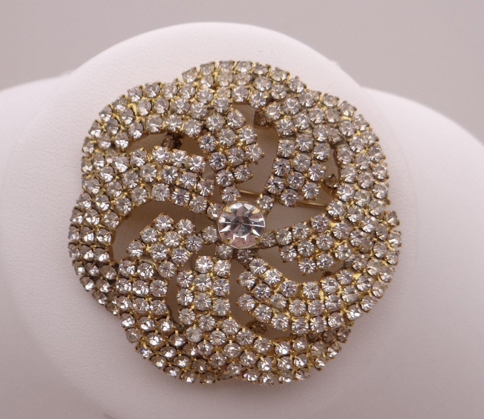 Vintage Rhinestone Swirl Brooch With Large Center Rhinestone on a Gold ...