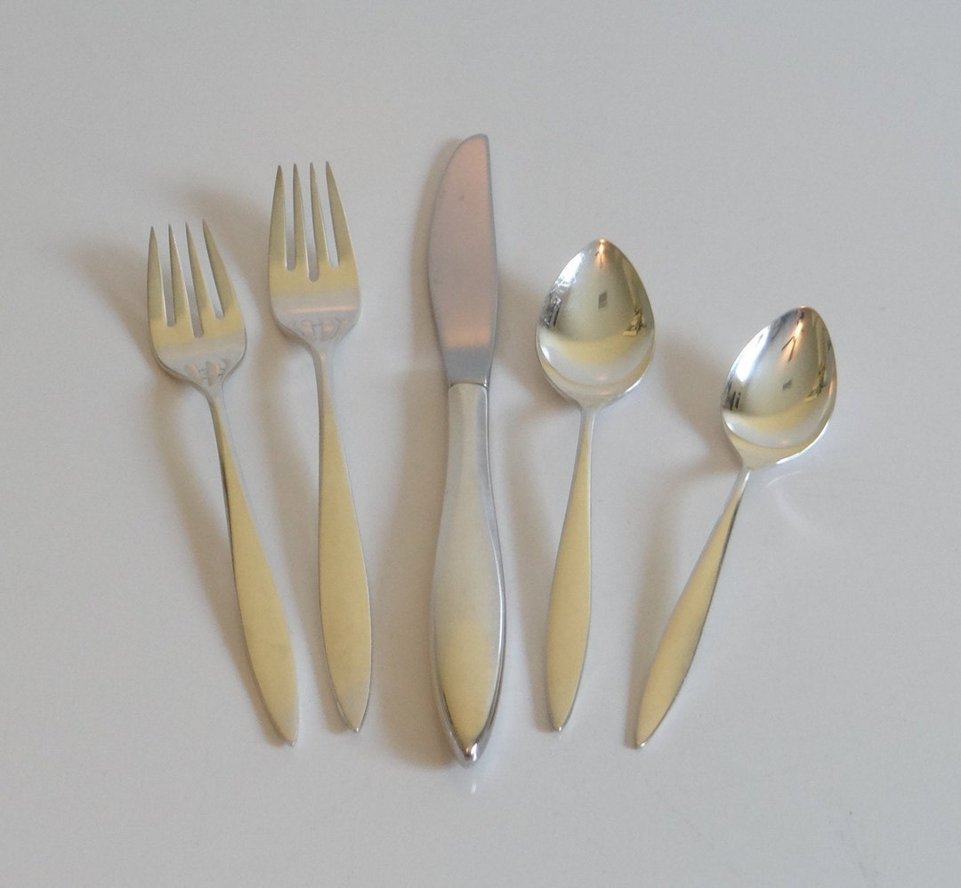 Mid Century Modern Flatwarenull