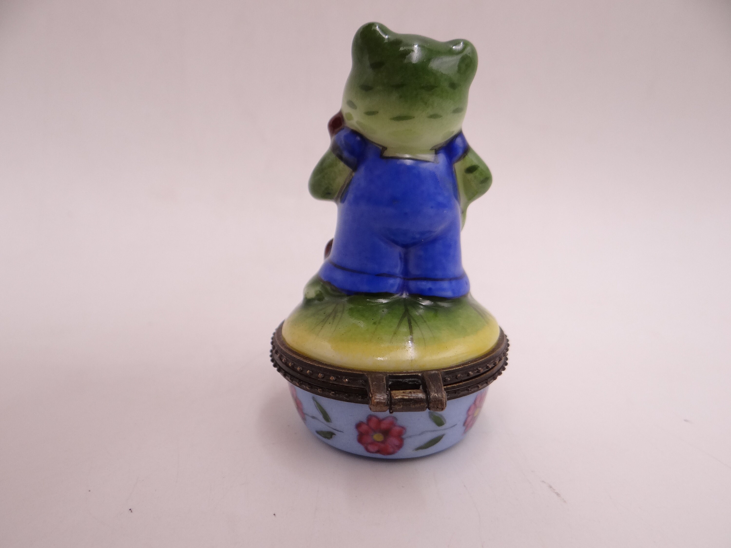 Vintage Gardening Frog Trinket Box or Pill Box | Etsy