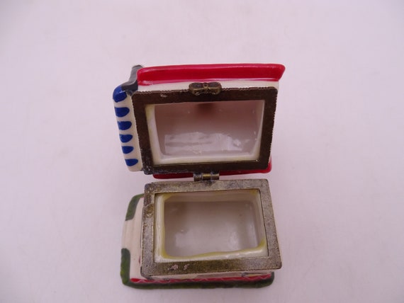 Vintage General Store Trinket Box or Pill Box or Ring… - Gem