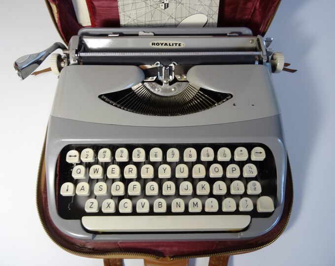 Vintage 1960 Royal Royalite Portable Typewriter With Case and Manual ...