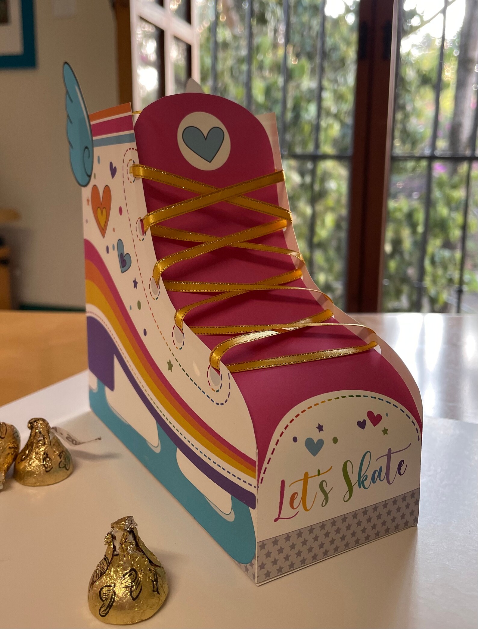 Ice Skate Favor Box / Ice Skating Party Favors / Groovy - Etsy
