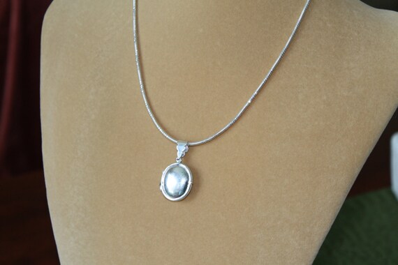 Sterling Silver Coil Chain and Oval Locket, Coil chai… - Gem