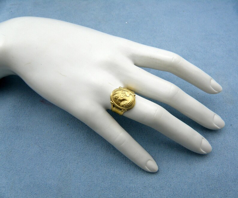 18K Gold Cameo Hammered Ring in 18K Yellow Gold-Adjustable | Etsy