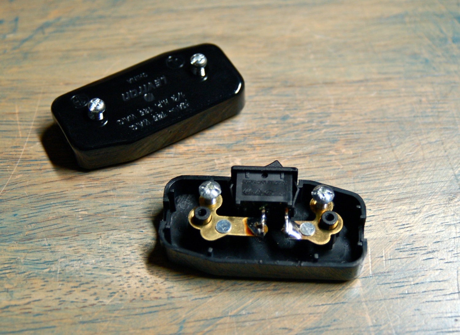 Inline Cord Switch - Leviton Rocker Style Feed Thru Switch - Top ...
