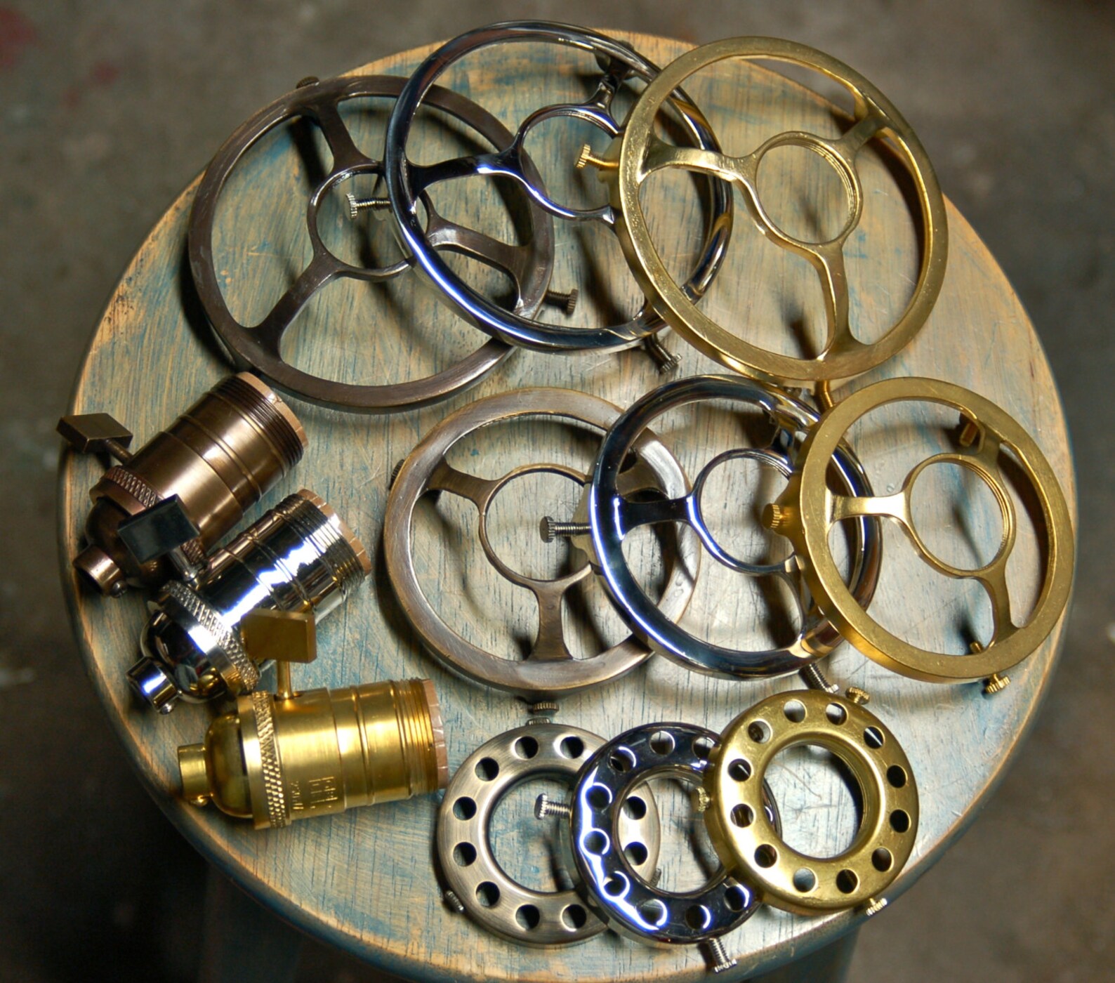 3-1/4" Shade Fitter Uno Thread, Solid Brass, Socket Sold Separate - Top ...