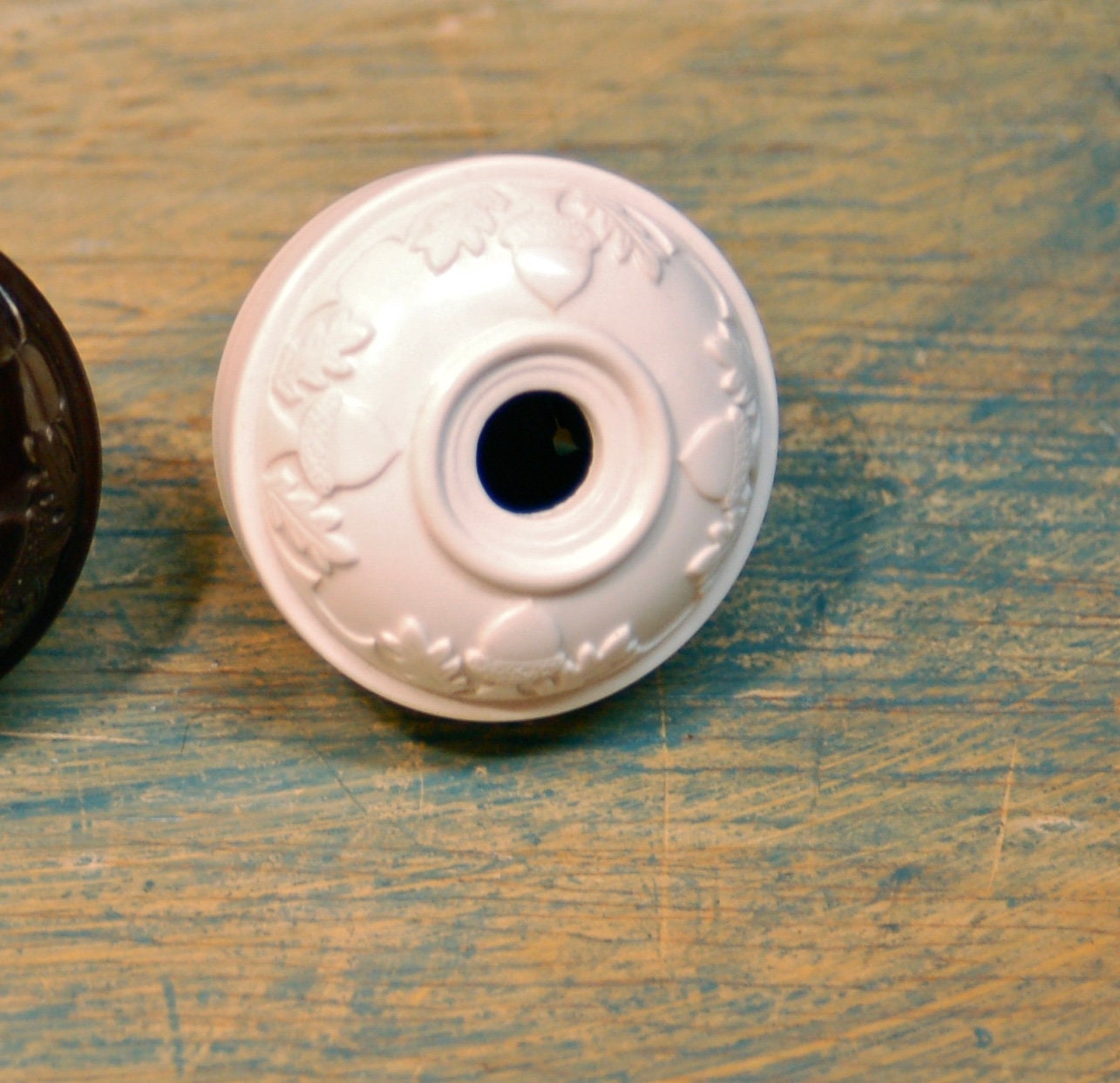 Vintage Style Acorn & Oak Electrical Plug - Bakelite Replica - Top ...