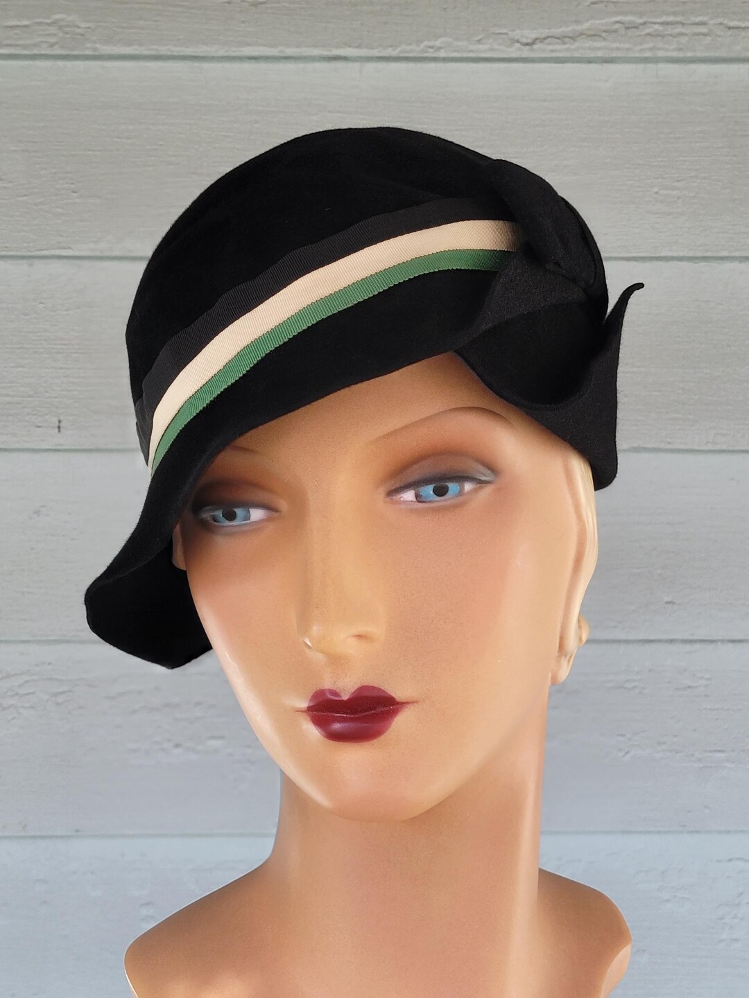 1930's Black Wool Felt Cloche Fedora Hat With Grosgrain Ribbon ...