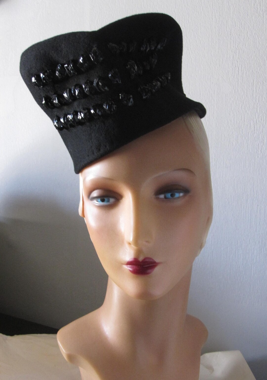 1940's Black Wool Felt Tilt Topper Hat With Cellophane Straw Decoration ...