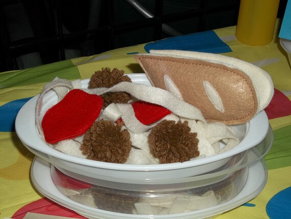 Items similar to Felt Food - 26 Piece Spaghetti Dinner with Garlic ...