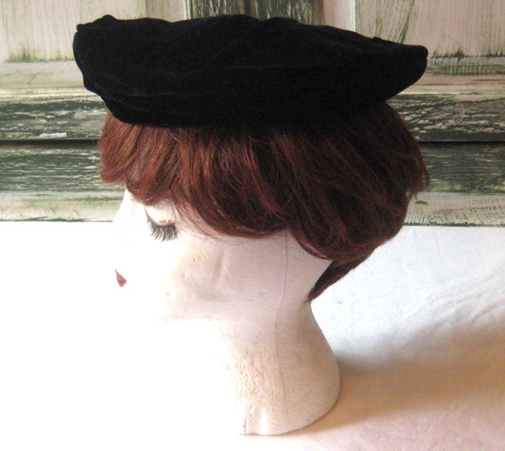 Antique navy blue velvet beret, Joseph Thorne Co, cob… - Gem