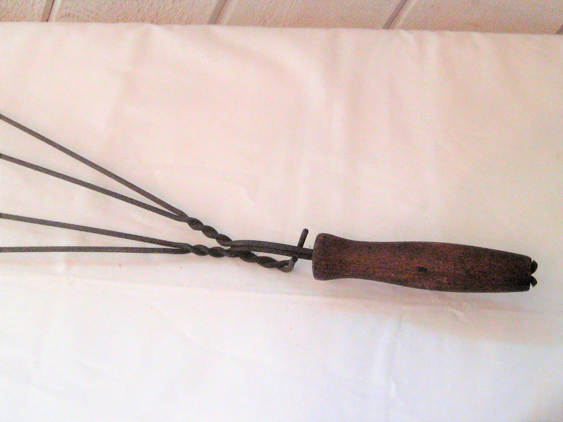 Antique rug beater rusty metal wire with wood handle rustic | Etsy