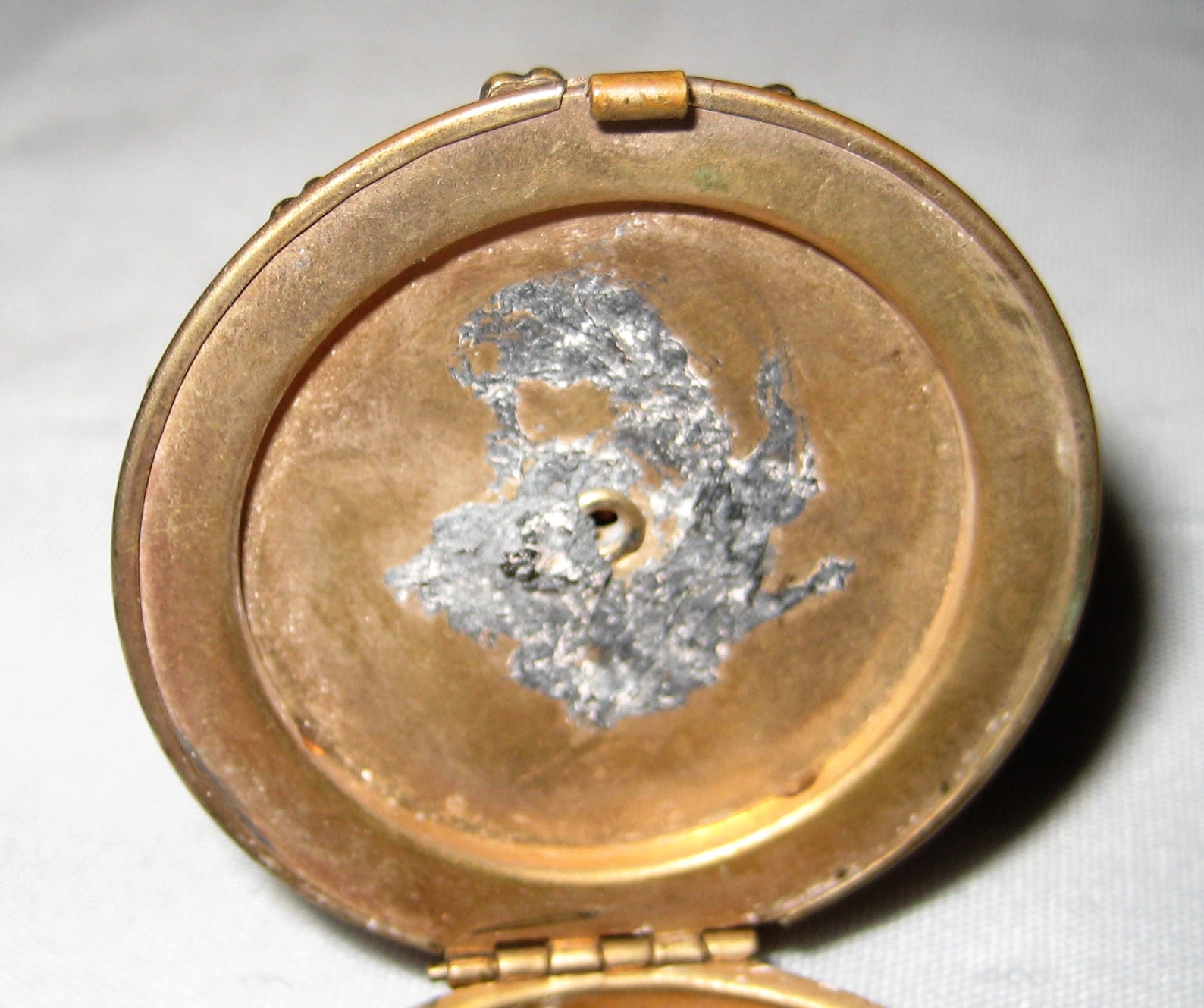 Antique Brass Pill Box, Decorative Tiny Metal Round Box, Miniature ...