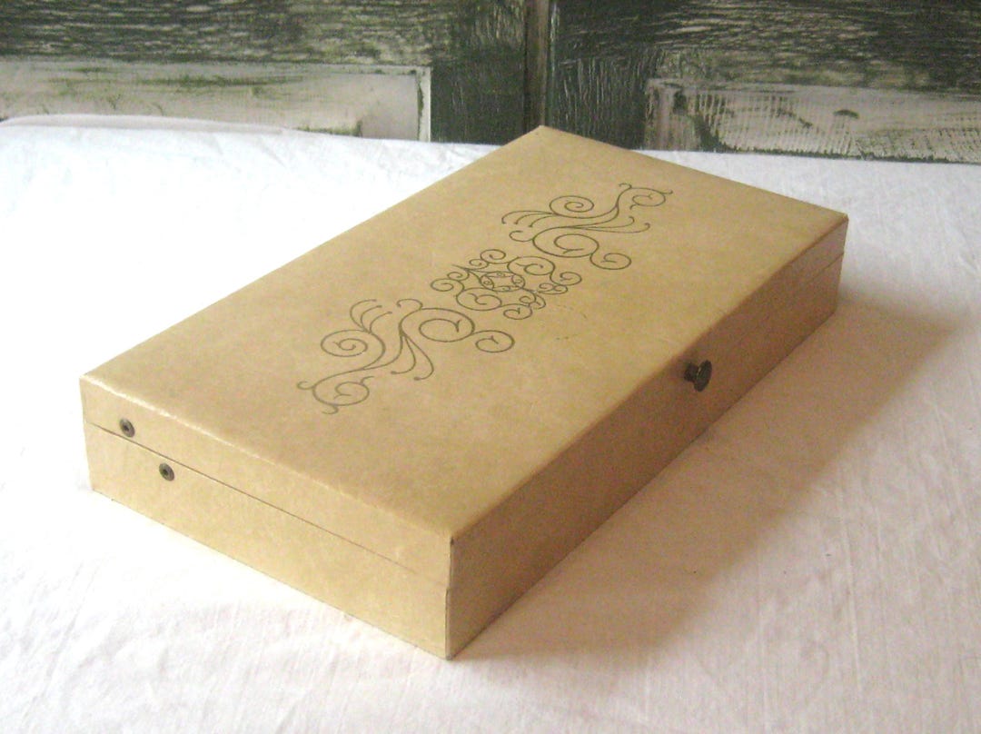 Vintage Baroque Jewelry Box, Beige Vanilla Vinyl Thin Jewelry Box ...