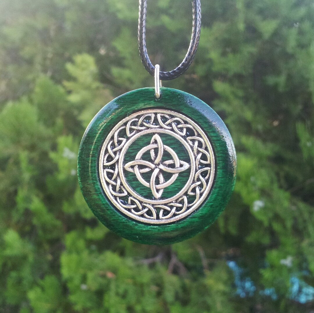 Witch's Knot Protection Amulet in Forest Green Stained Oak, Spiritual ...