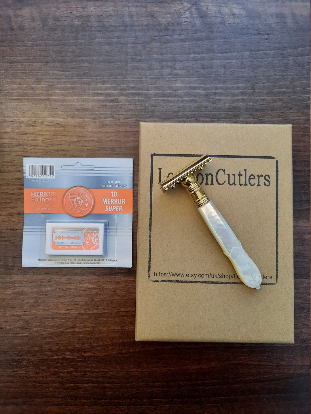 Double Edge Razor With Antique Carved Mother of Pearl Handle Gold ...