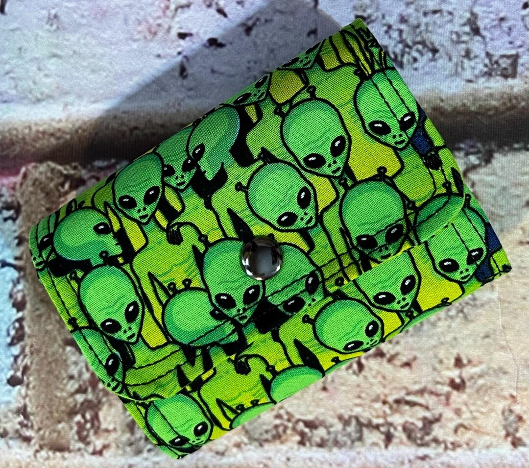 NEW* Little Green Men Alien We Come in Peace Cute Credit Card Wallet - Etsy